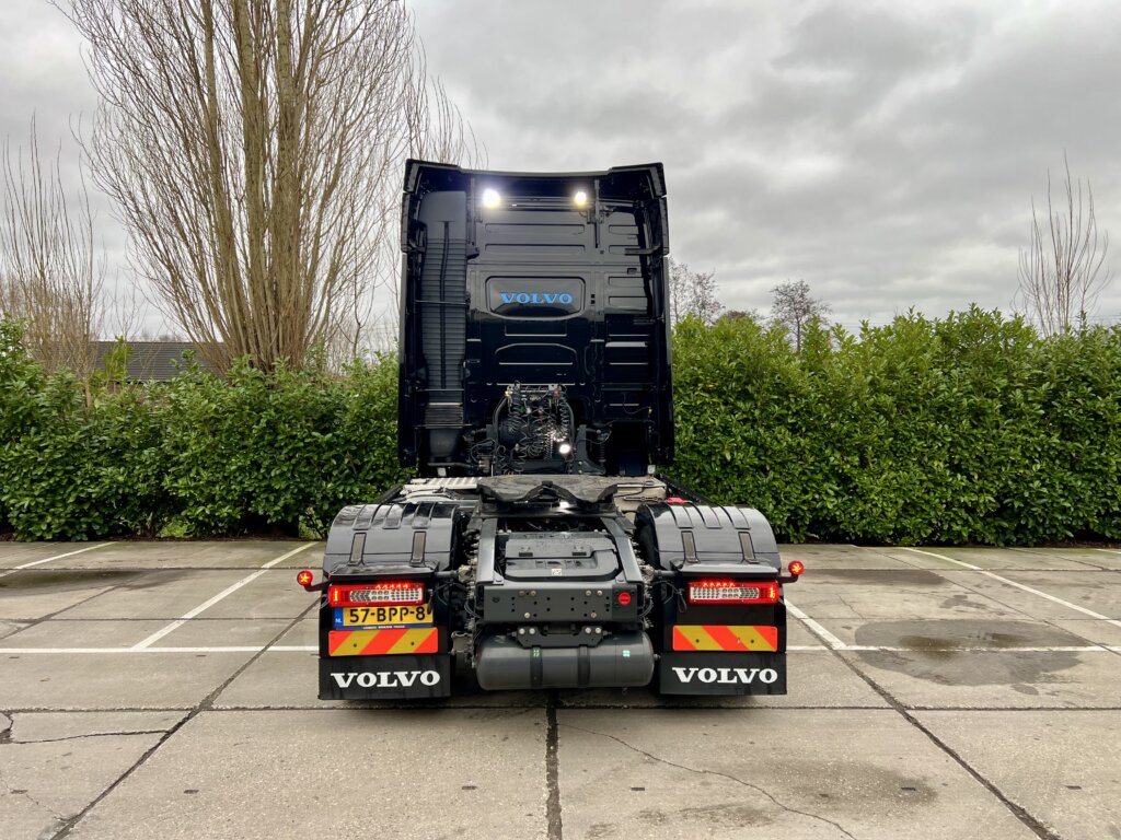 Afgeleverd: Volvo FH 460 Turbo Compound - STM Trading